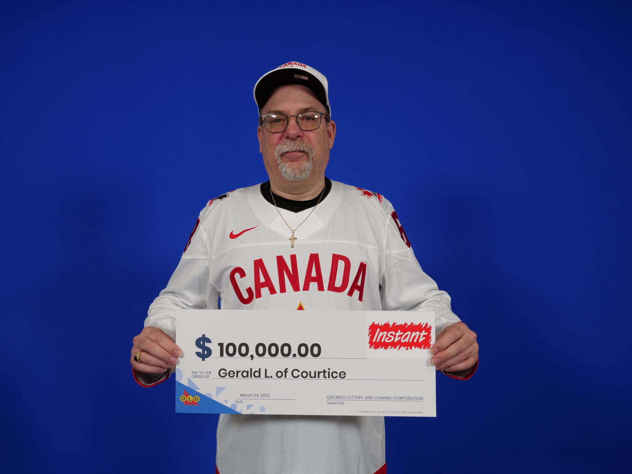 Courtice grandfather scores $100,000 on INSTANT PAYLINE MULTIPLIER ...